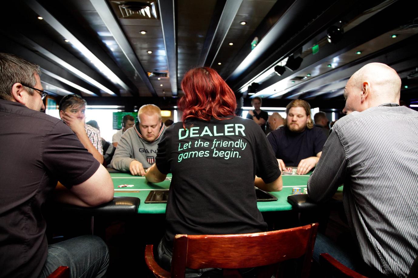 The Role of Luck in Professional Poker - Great Bridge Links